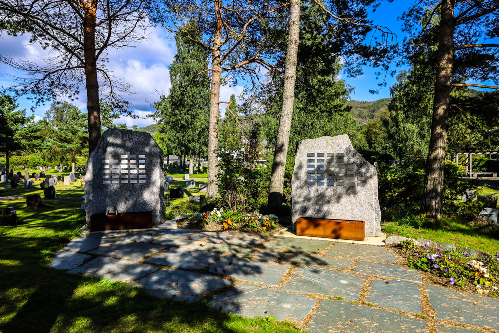 Namna minnelund på Nore Neset gravplass. - Bjørnafjorden kyrkjelege ...