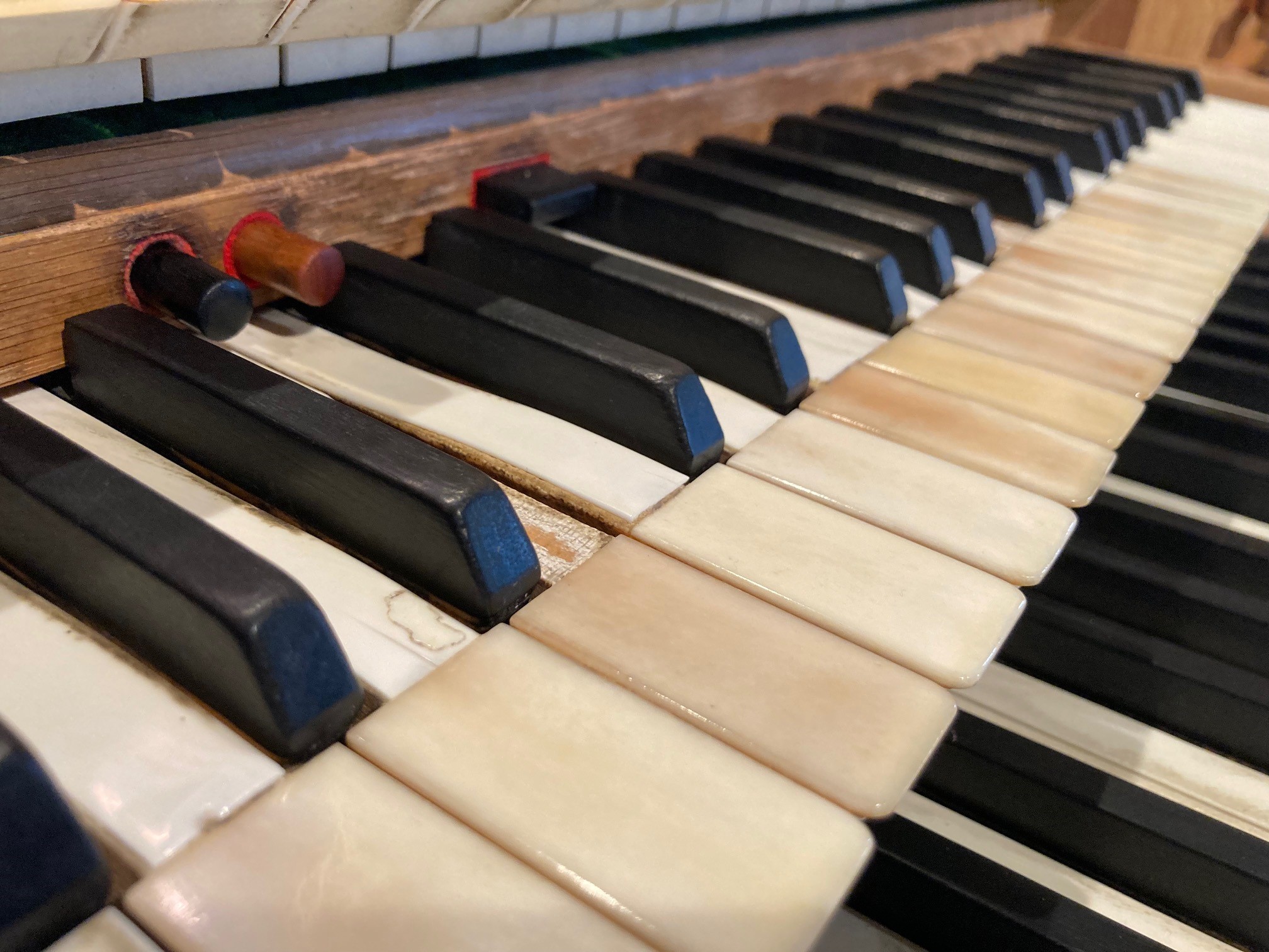 Domkirkens hovedorgel får nye tangenter - Domkirken menighet